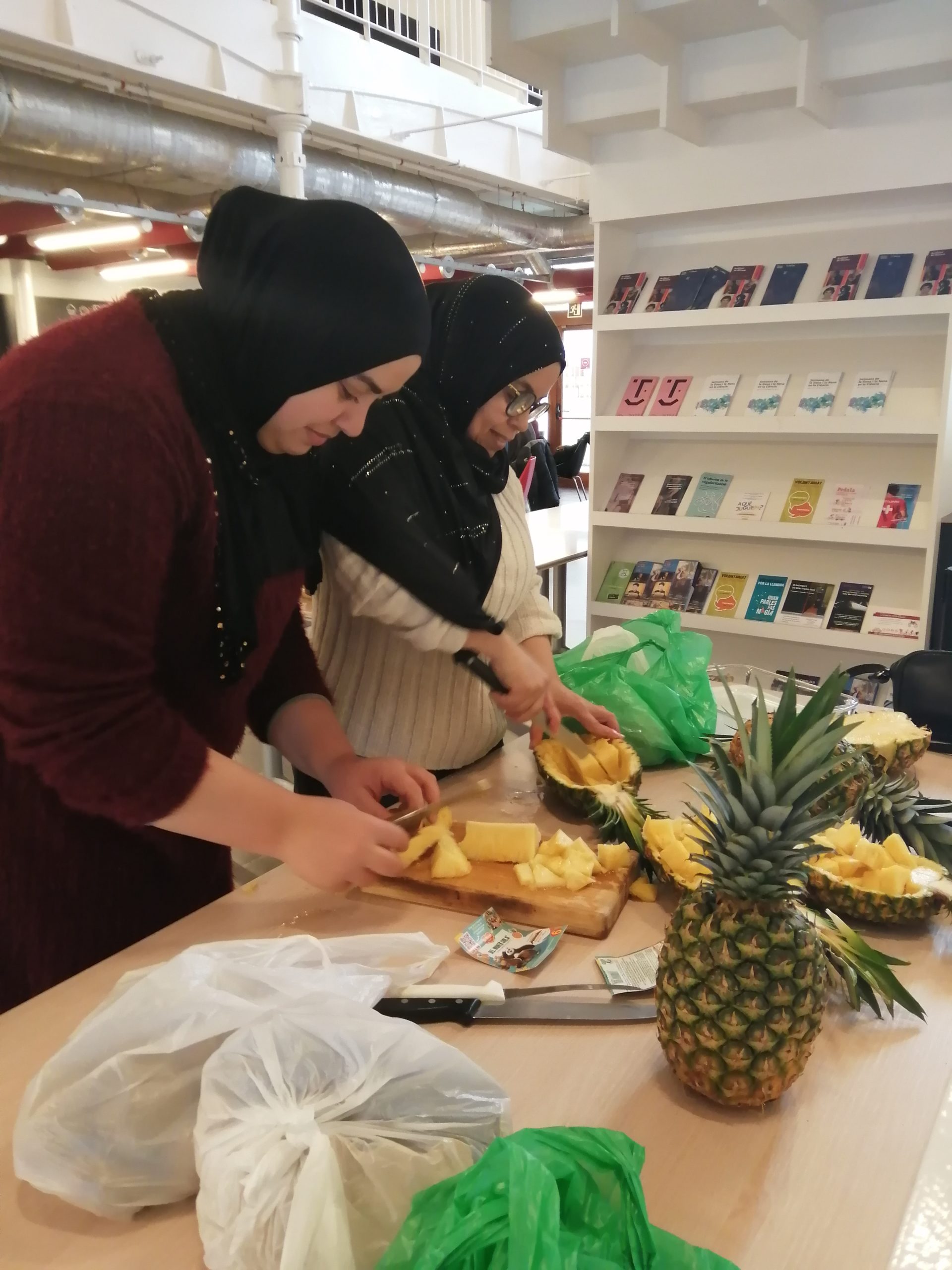 Ple de gom a gom a la jornada sobre dol migratori - comunalitatguell.org